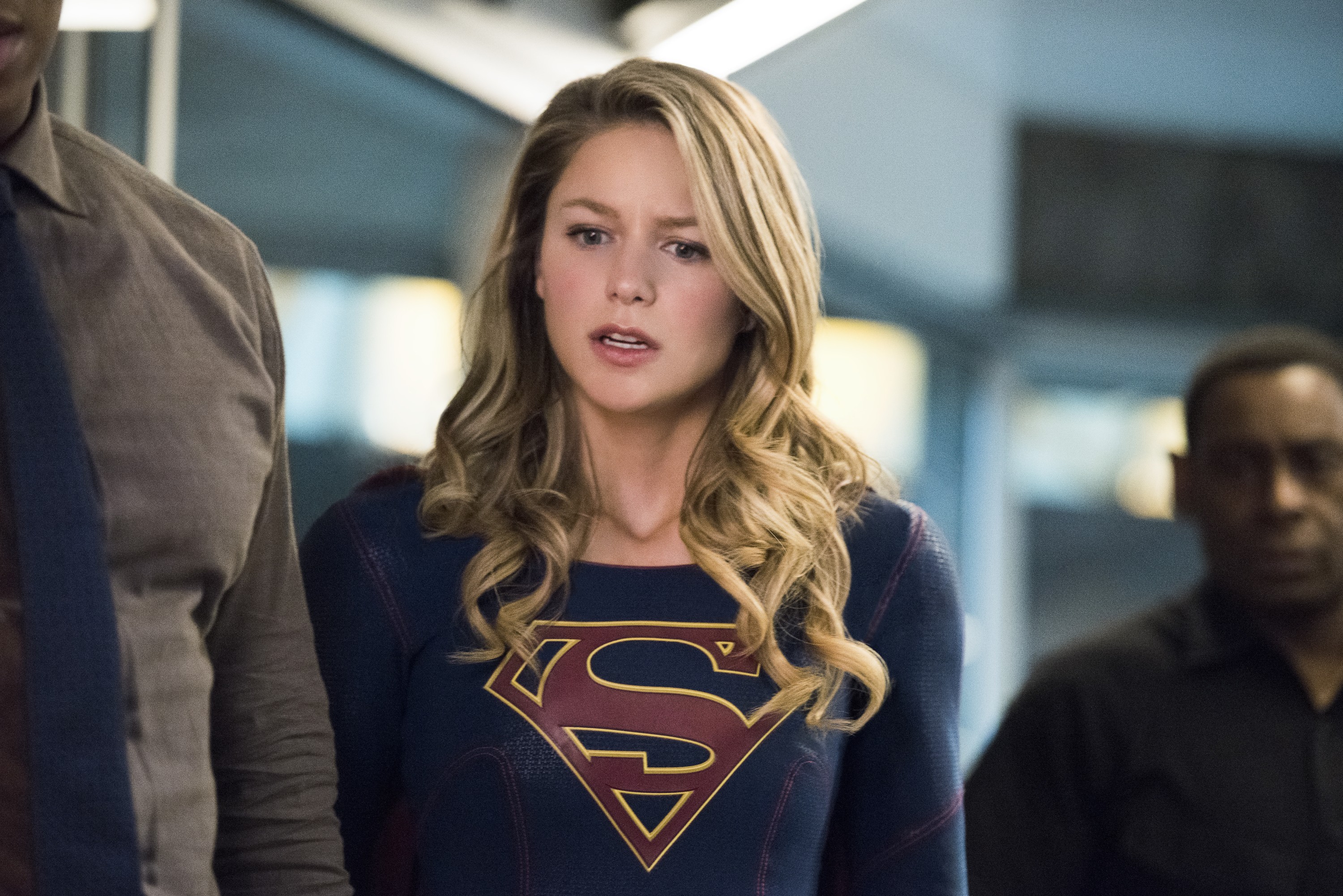 Supergirl Lena Luthor Helps Reign In New Photos From Season 3 Episode 16 Of Two Minds